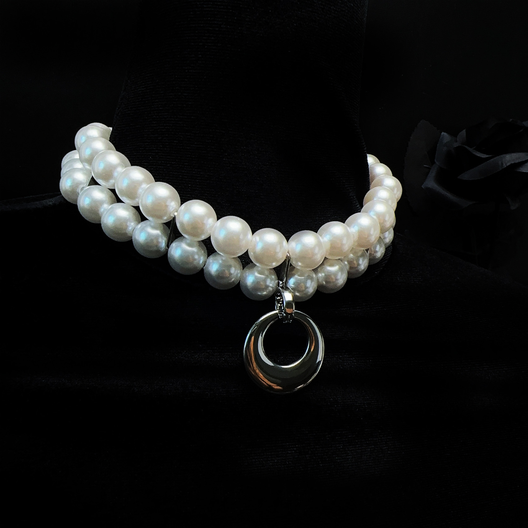Pearl Collar And Lead