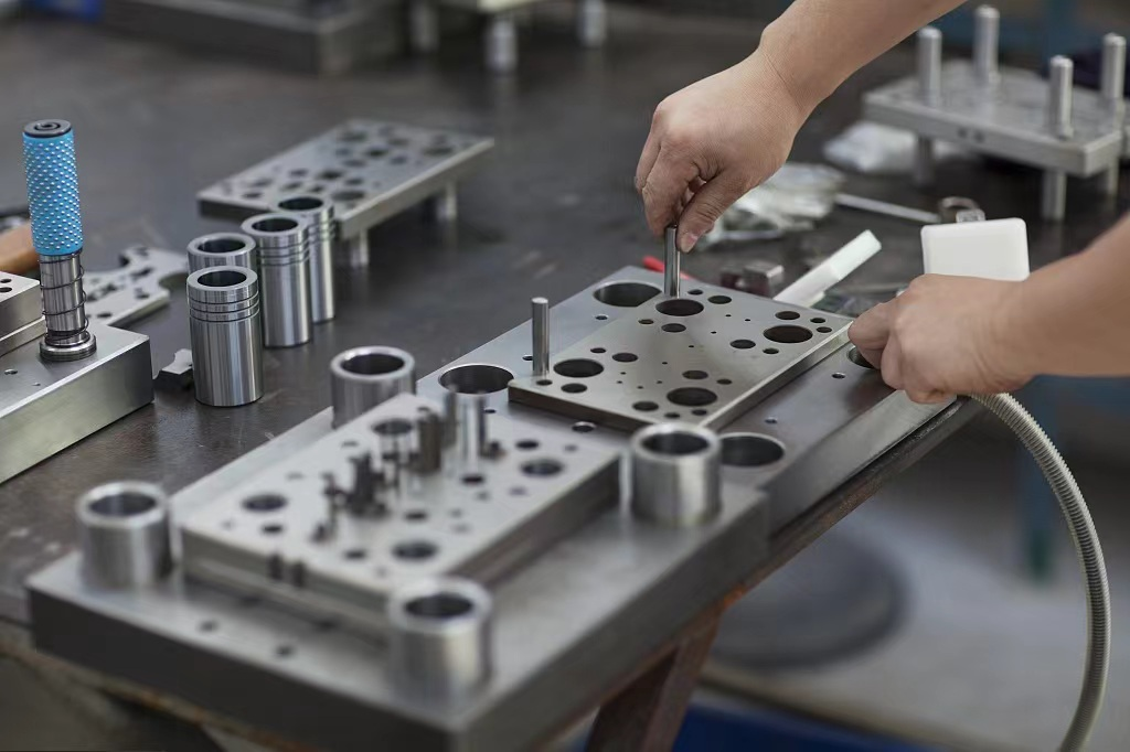 Injection Molding Defects: Causes & Solutions Injection Molding Defects: Causes & Solutions