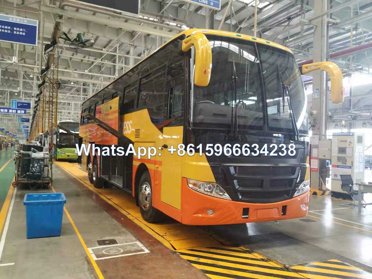 China 12.5 meters 3 axle Coach Bus 50-60 seats luxury bus