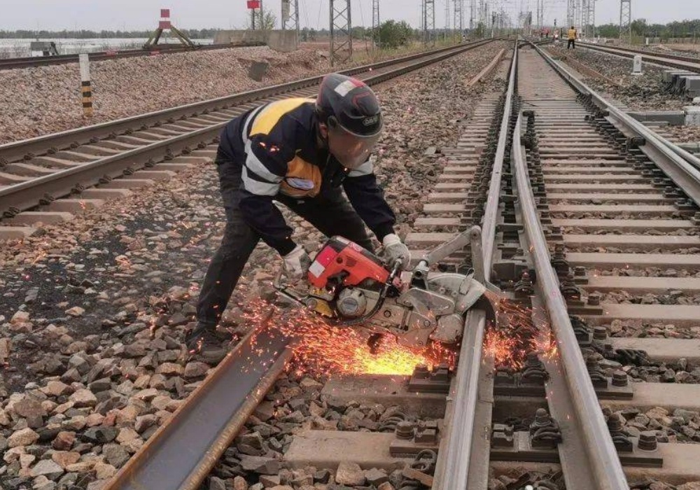 Railway Track Cutting Discs: High Speed & Safety | FUJI