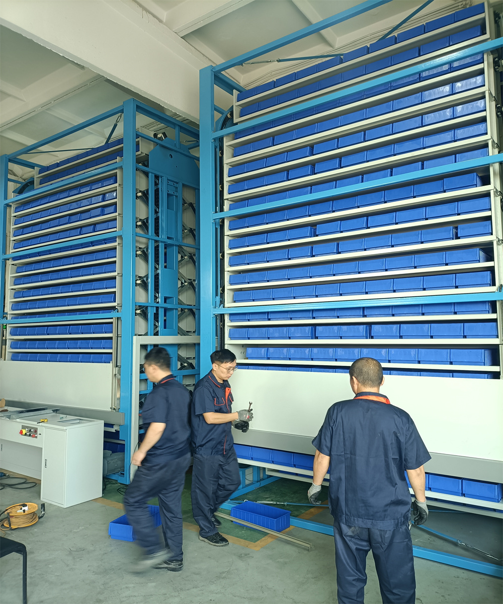 Vertical storage carousel for storing parts