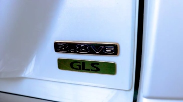 Mitsubishi Pajero 3.8L V97 6G75 HKS Centrifugal Supercharger Kit