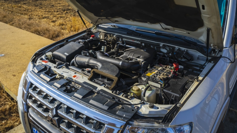 Mitsubishi Pajero 3.8L V97 6G75 HKS Centrifugal Supercharger Kit