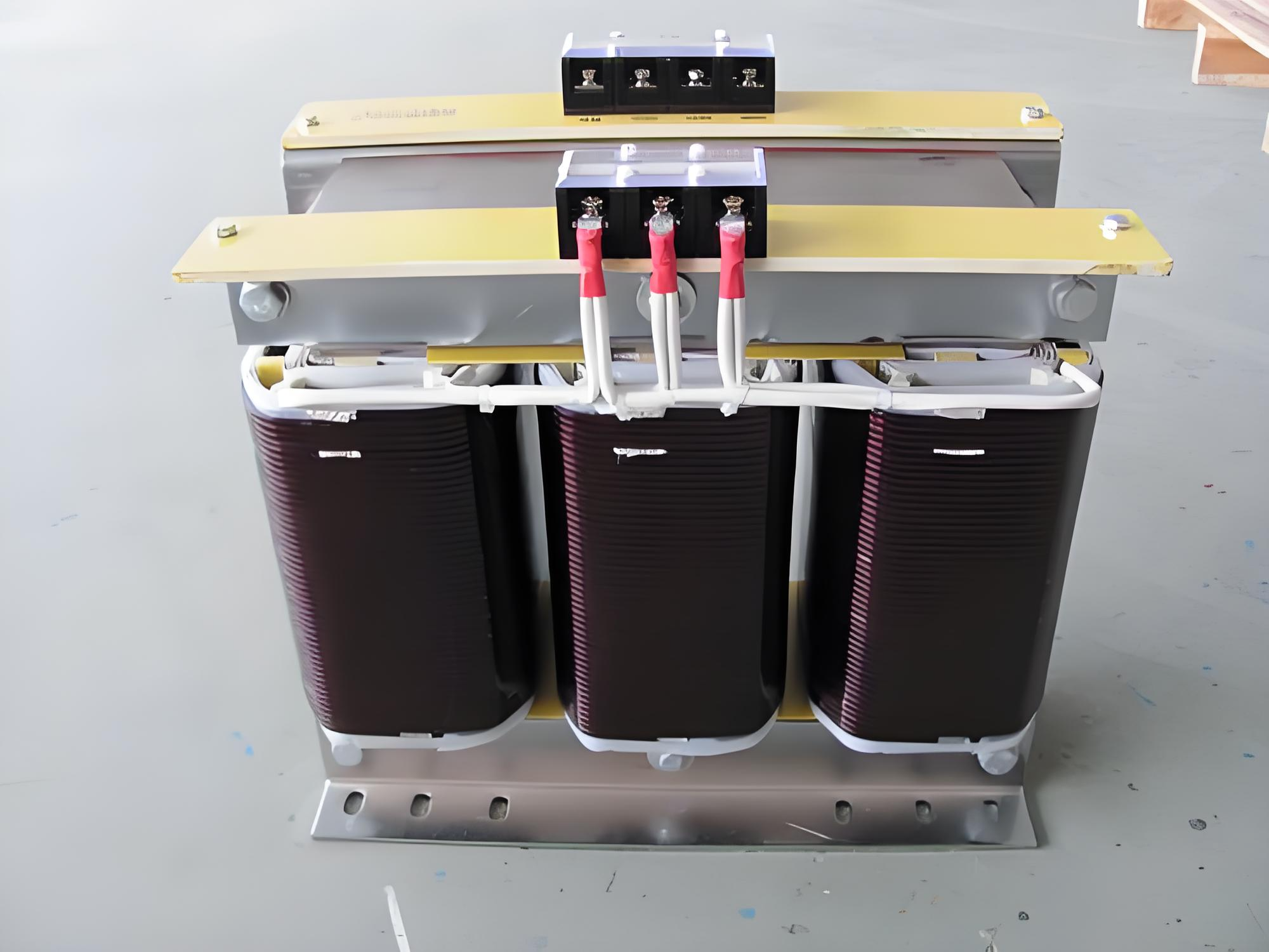 What is a Three-Phase Isolation Transformer? Its Function and Principle ...