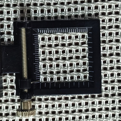 Silica mesh fabric for molten metal filtration, such as molten steel ...