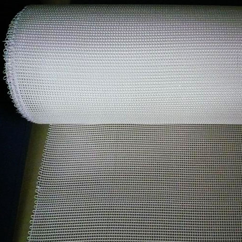 Silica mesh fabric for molten metal filtration, such as molten steel ...