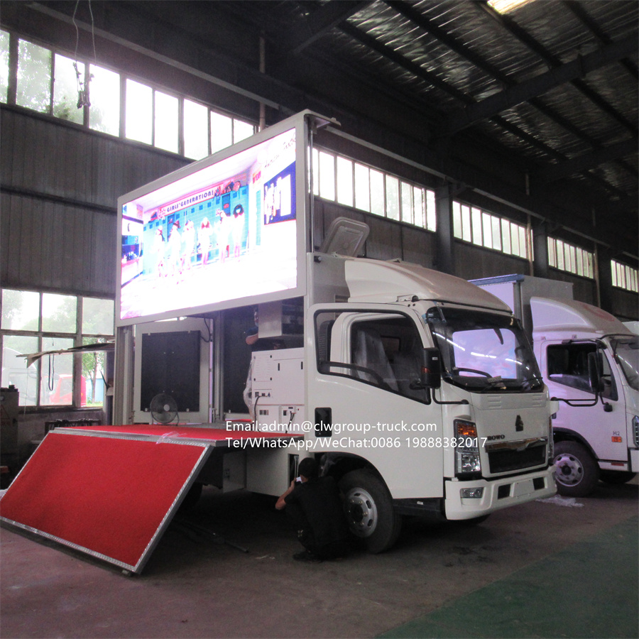 sinotruk howo new P6 screen advertising truck mobile led display