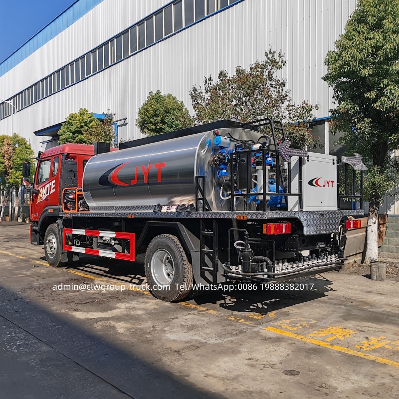 Sinotruk howo bitumen pump heater sprayer liquid asphalt truck