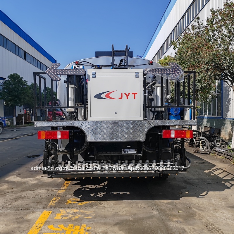 Sinotruk howo bitumen pump heater sprayer liquid asphalt truck
