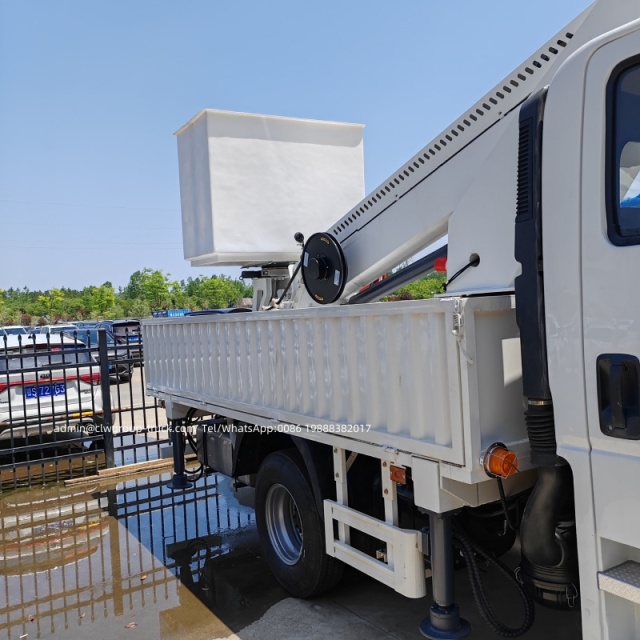 Foton dropside lorry mounted fiber insulated bucket manlift platform