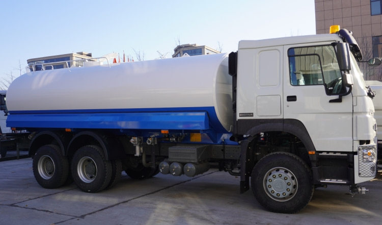 SINOTRUK HOWO 15m3 Water Tank Truck