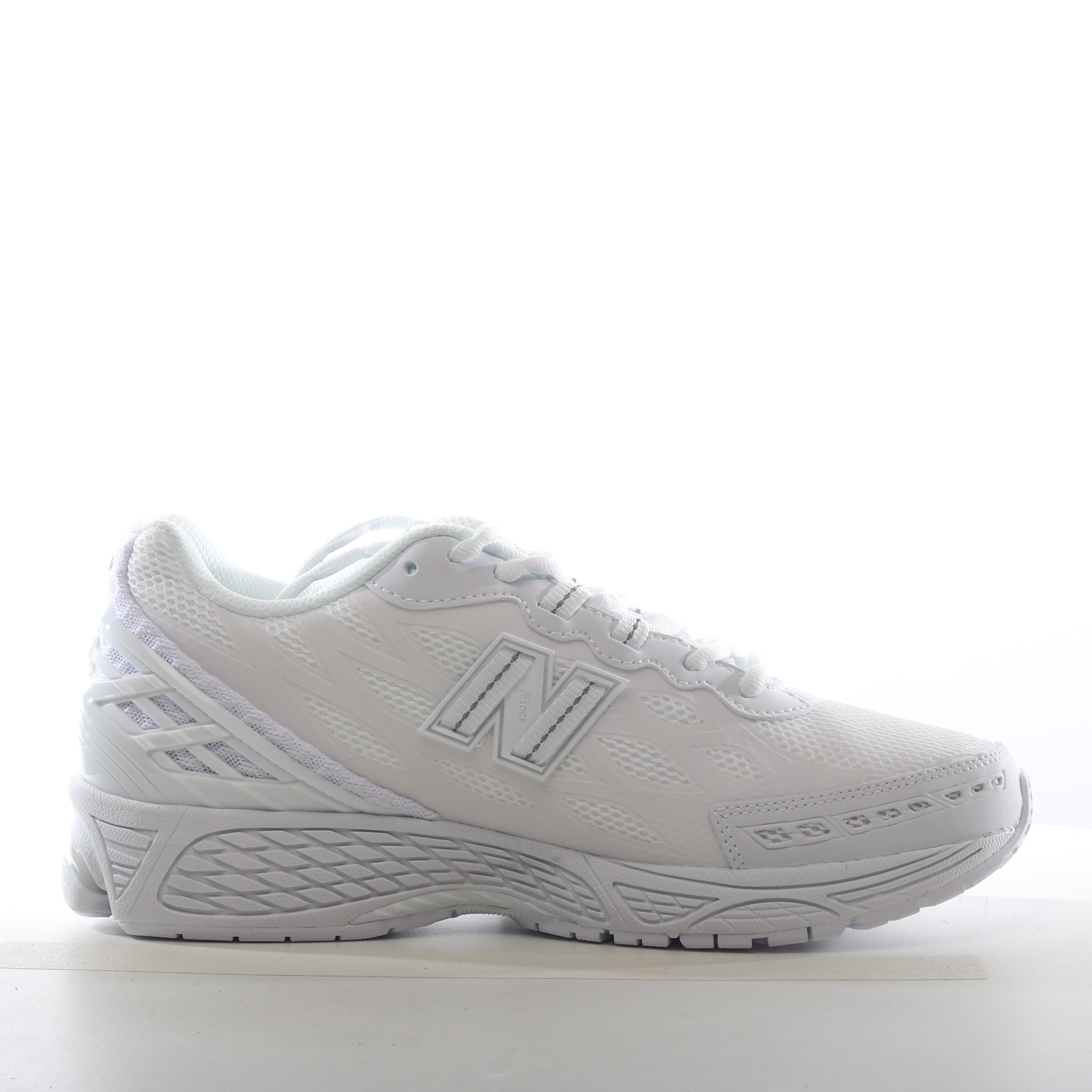 【N-B】1906 Low White Low U1906WFC