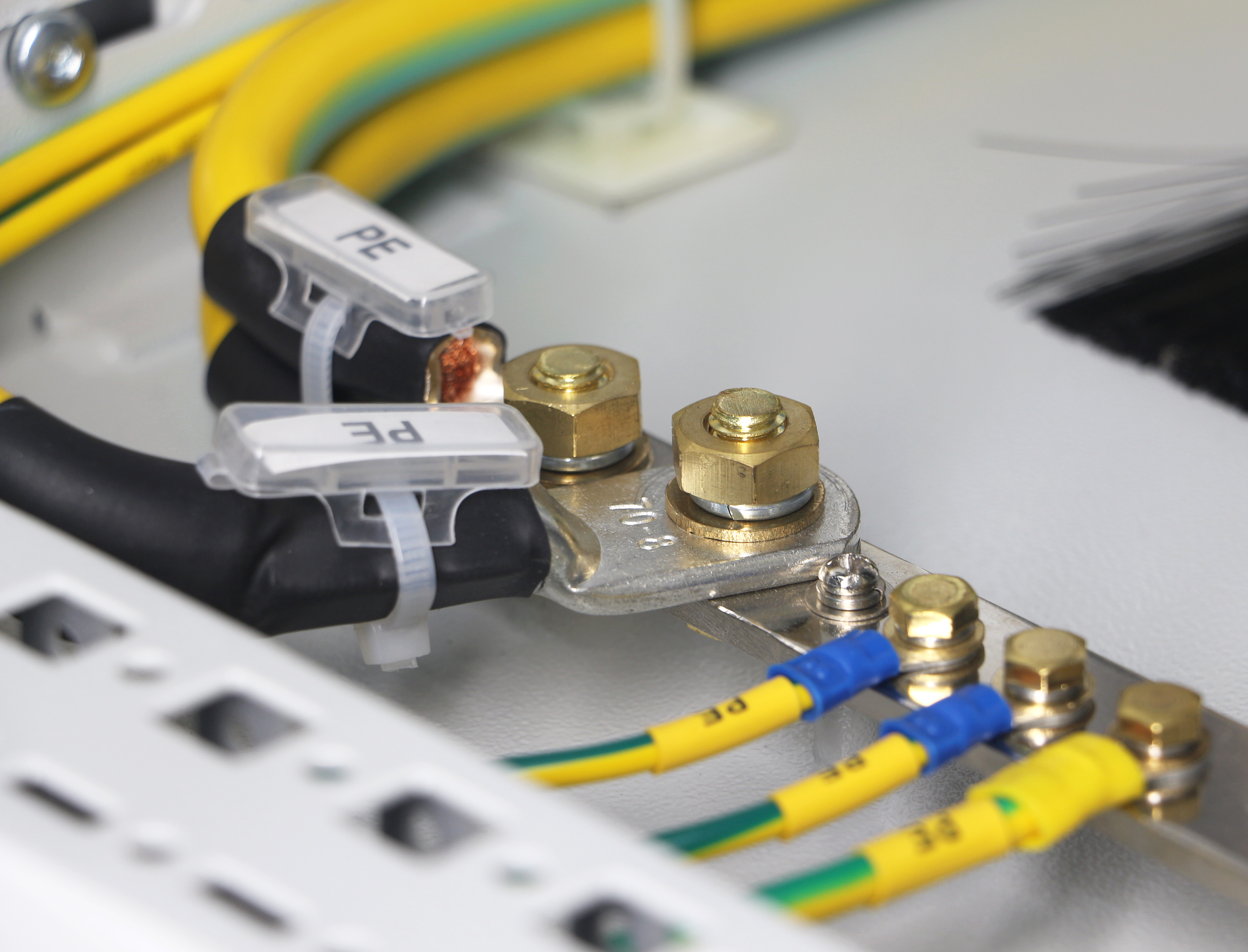 IEC 60715 DIN Rail (TS35/TH35) Standard — Dimensions, Hole Pitch ...
