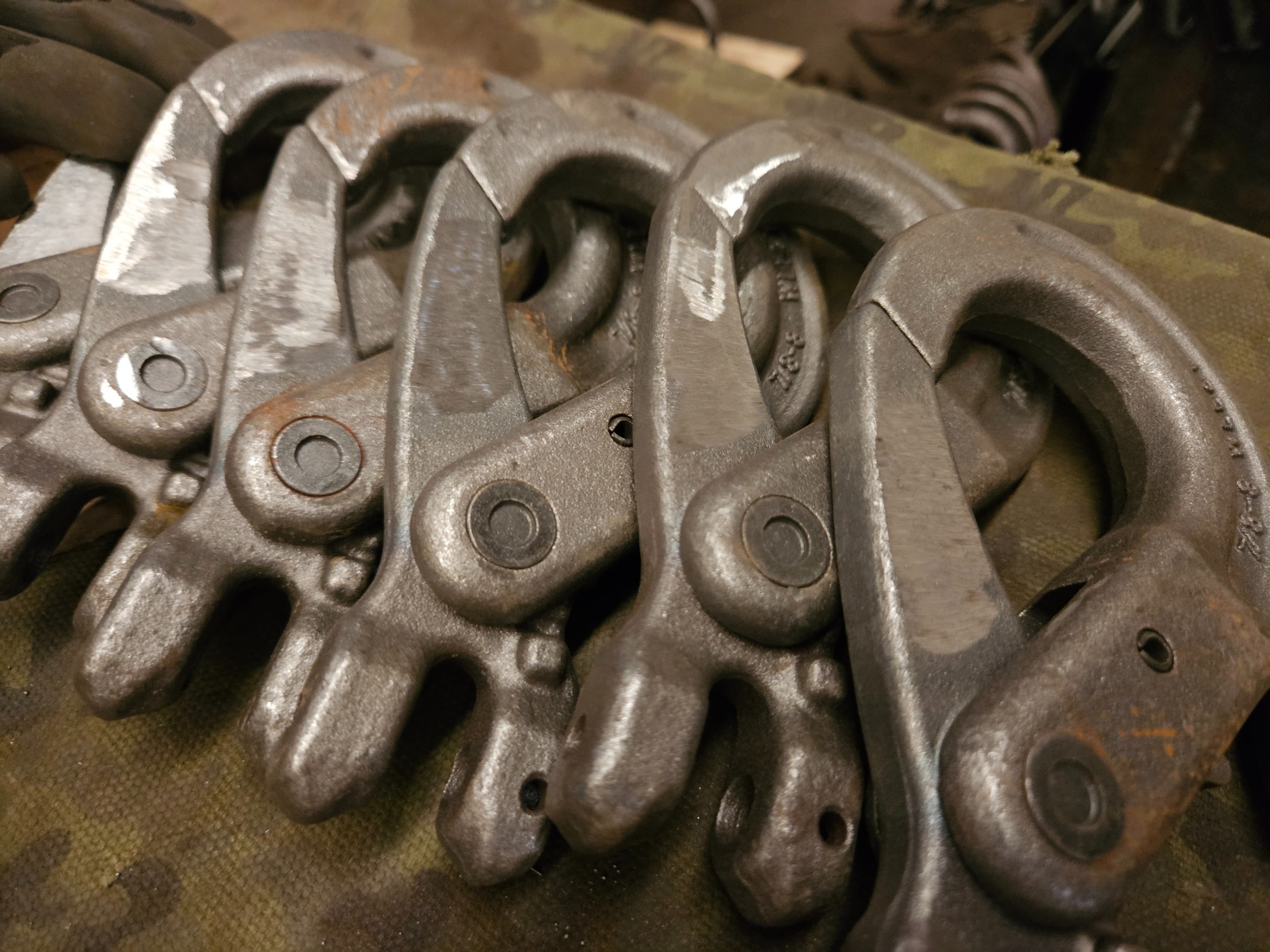 What is Grade 8 Clevis Self Locking Hook to EN 1677