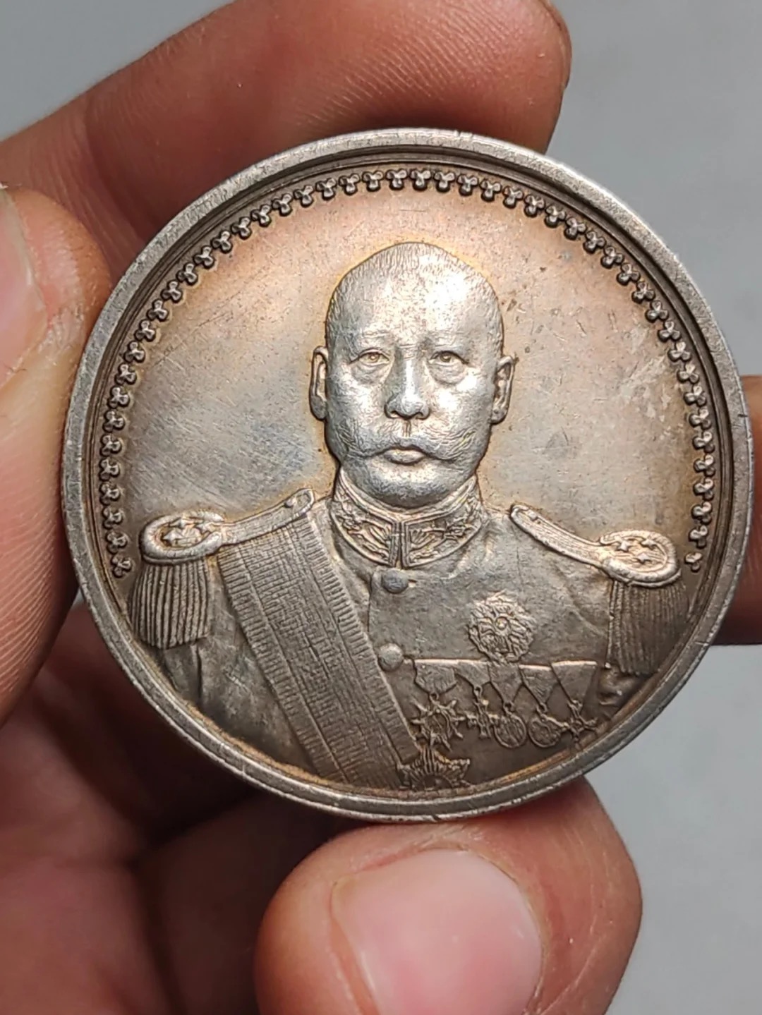 Name: Cao Kun Armed Statue Commemorative Coin
