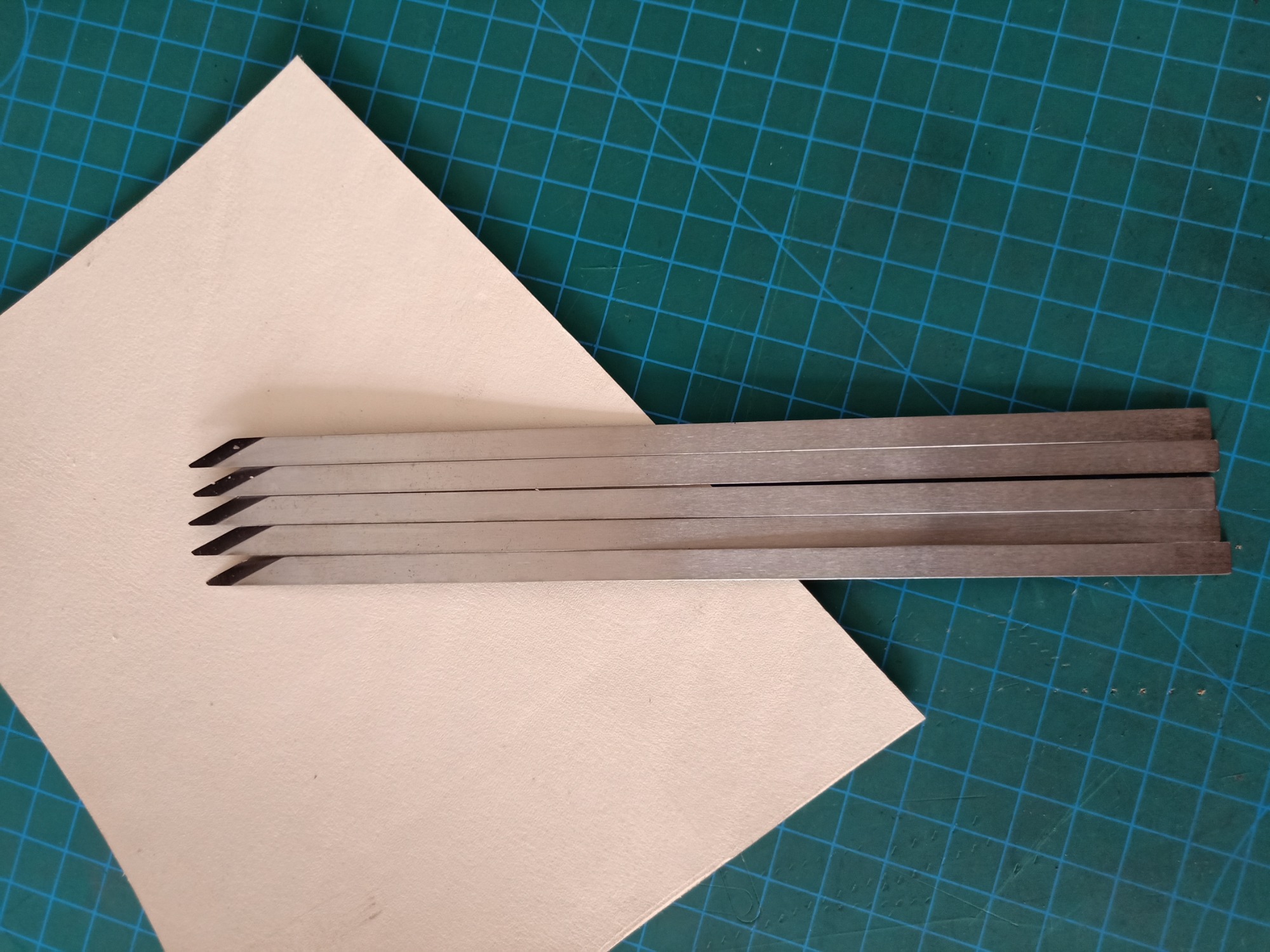 Brass clicking knife_Brass Clicker knife blades_China Handmade Leather ...