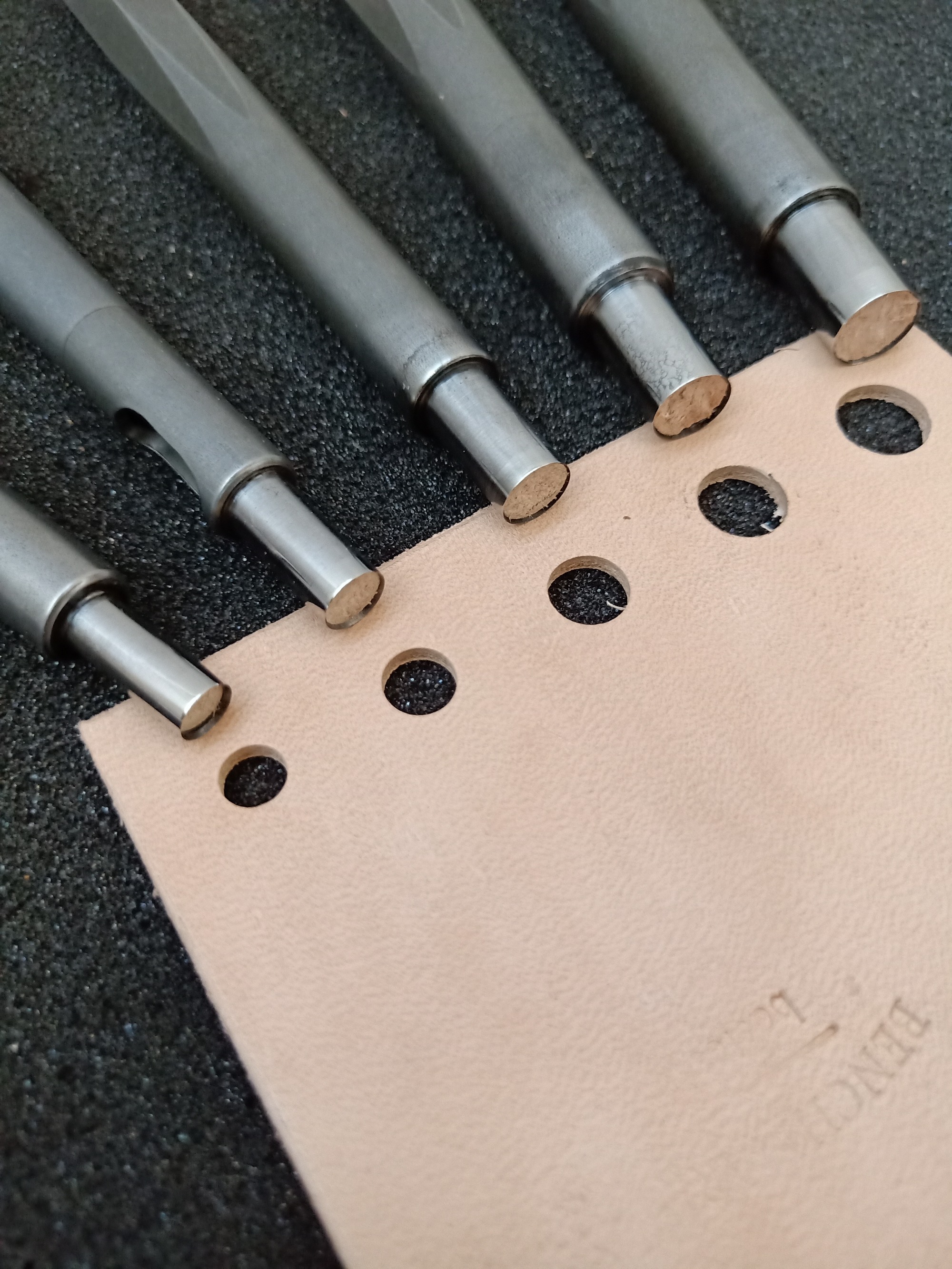 New style Premium taperless hole punch