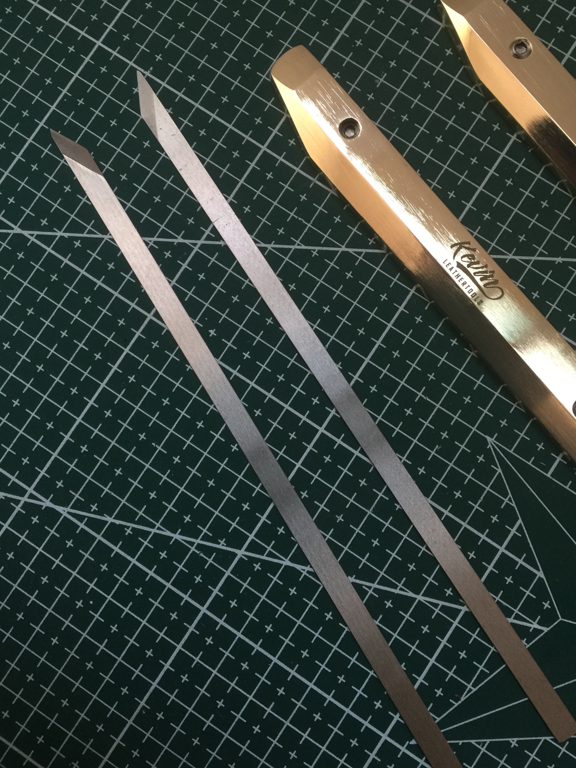 Brass clicking knife_Brass Clicker knife blades_China Handmade Leather ...