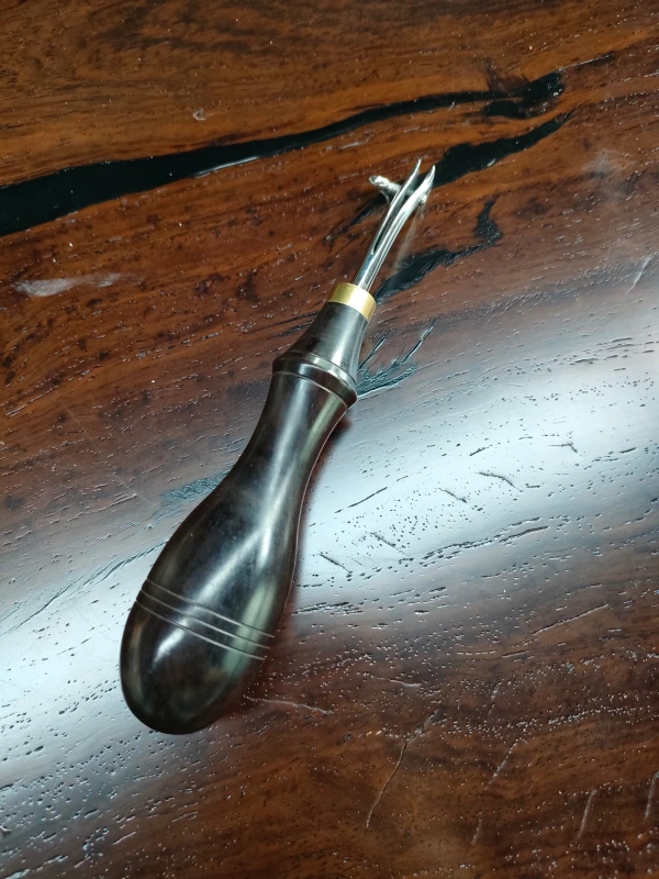 Adjustable creaser