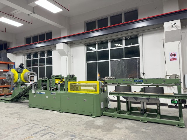 SCL-400 Step-Lap Lamination Cutting Line (Center Legs)