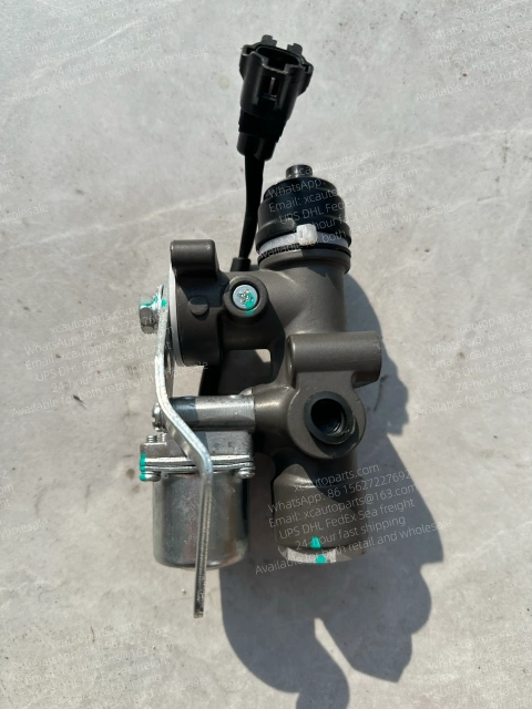 HINO 700 PROFIA AIR SPRING HEIGHT VALVE