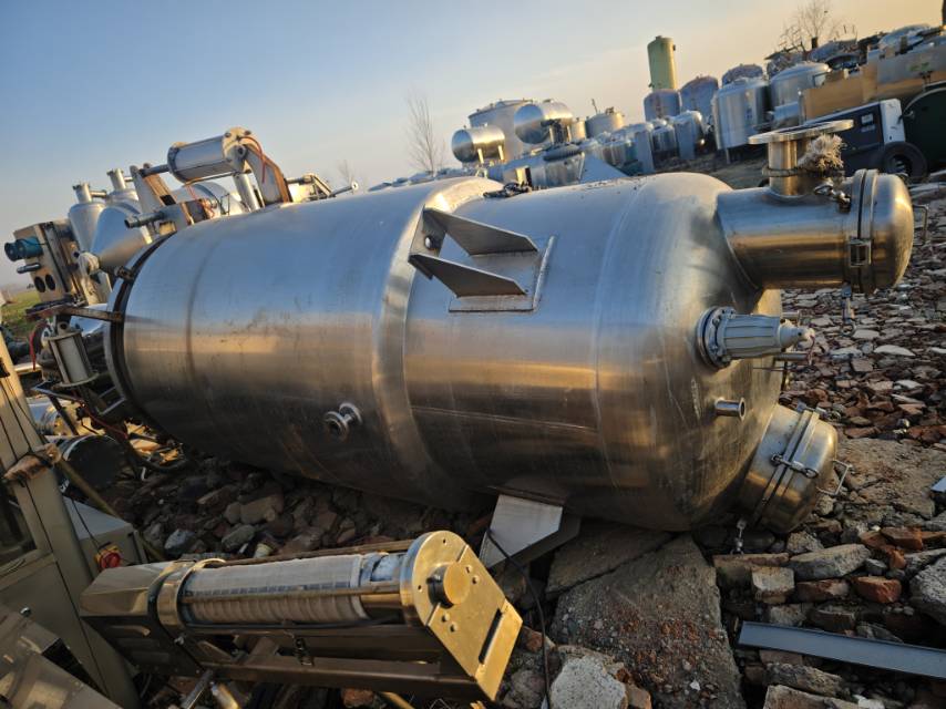 3 cubic extraction tanks