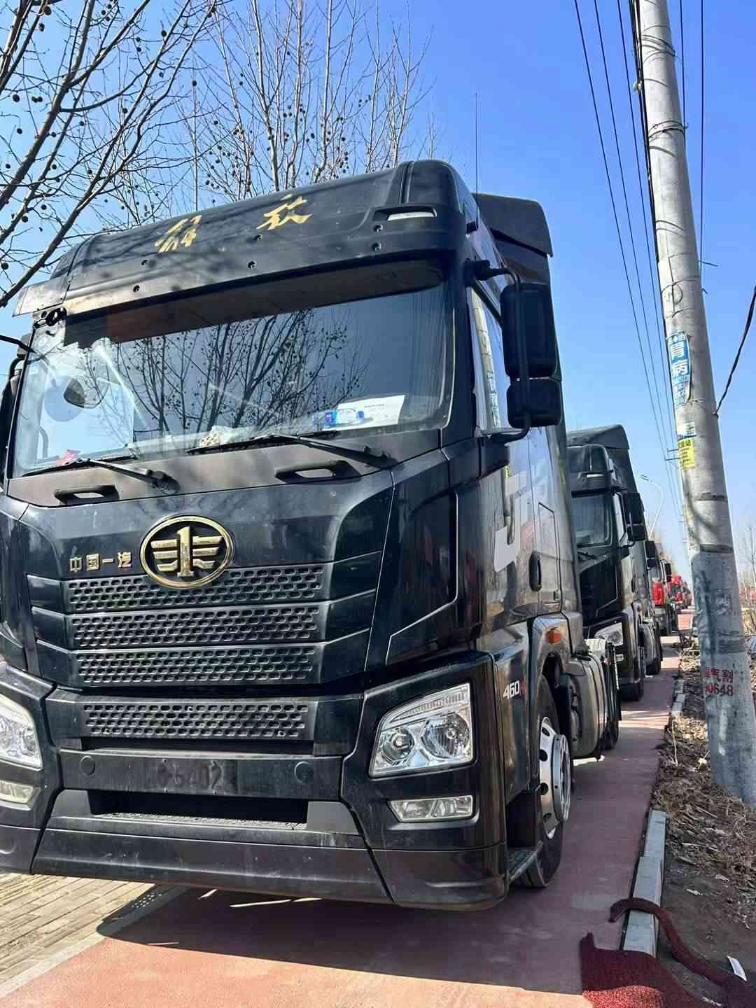 Used single wheel drive tractor truck