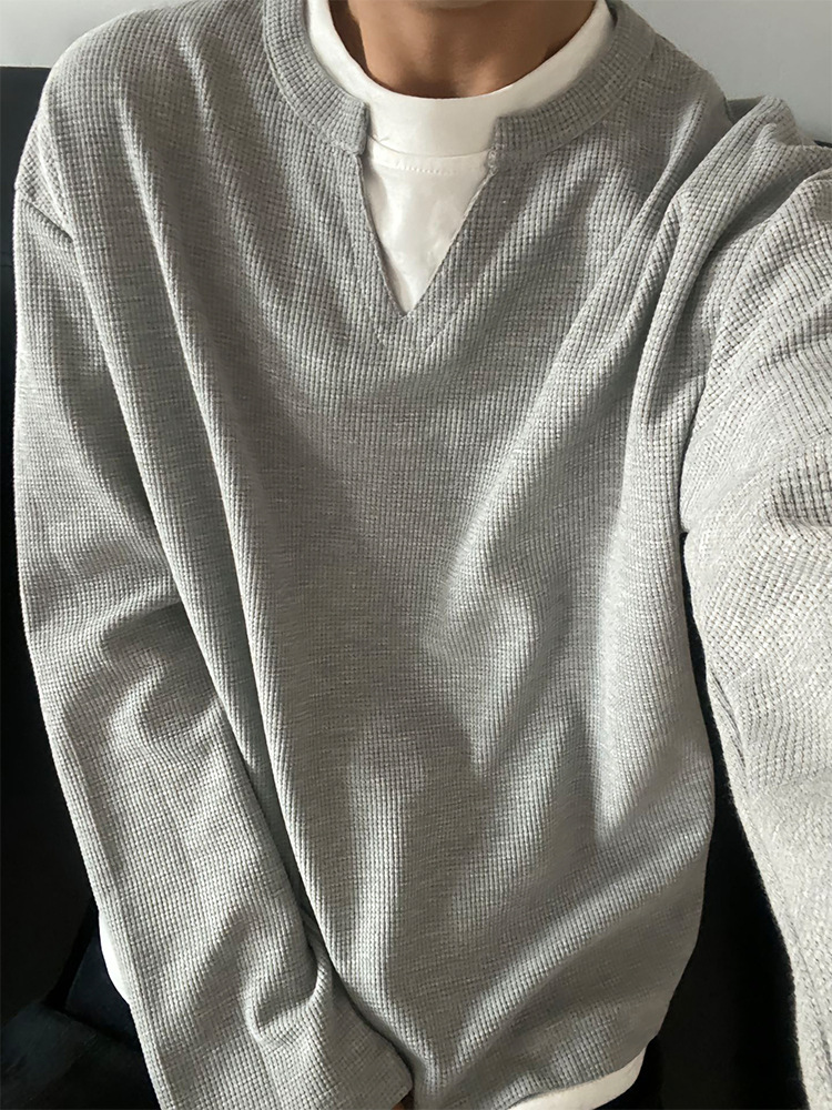 V-neck interior with fake two long sleeves