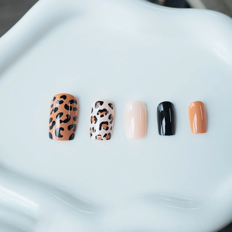 New Nail Tips: Minimalist Rectangular Wearable Nail Tips